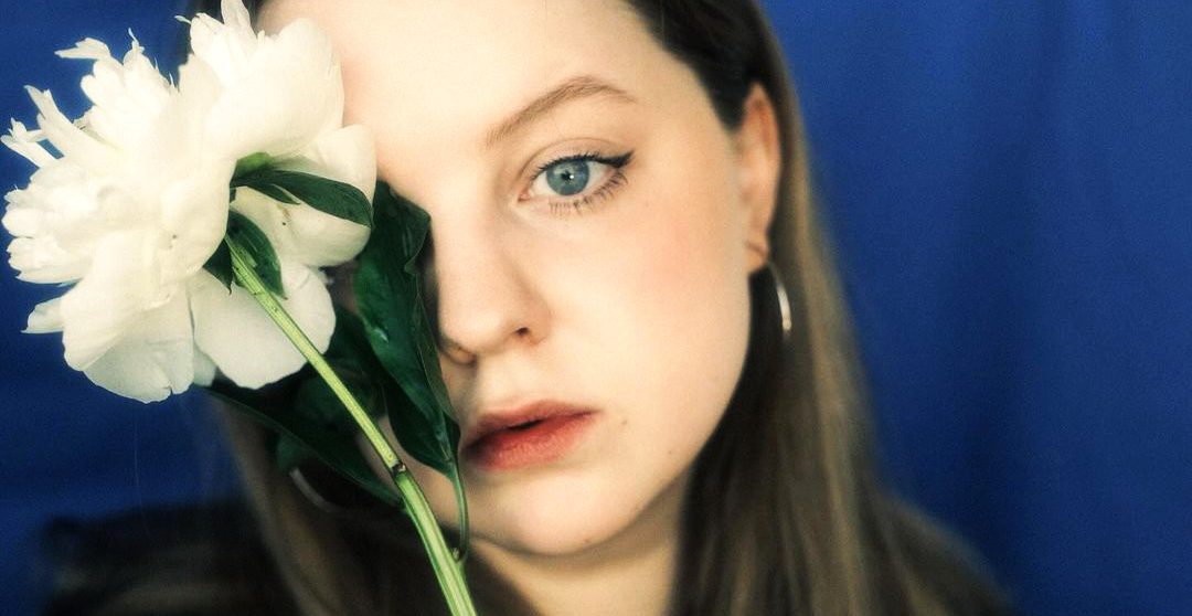 Soela signs to Scissor & Thread, announces second album 'Dark Portrait ...